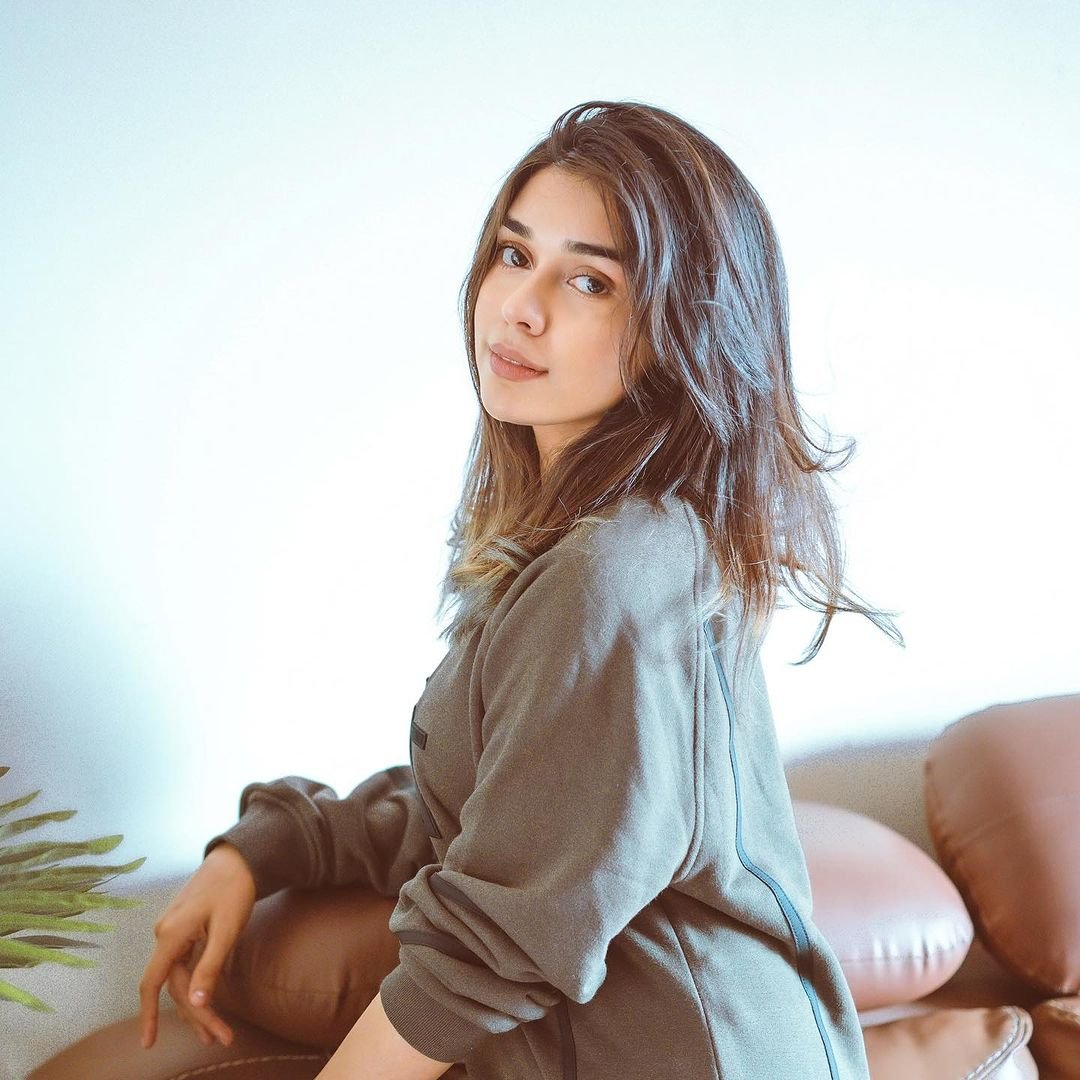 Eisha Singh - Bio, Age, Height, Net worth - Aflence