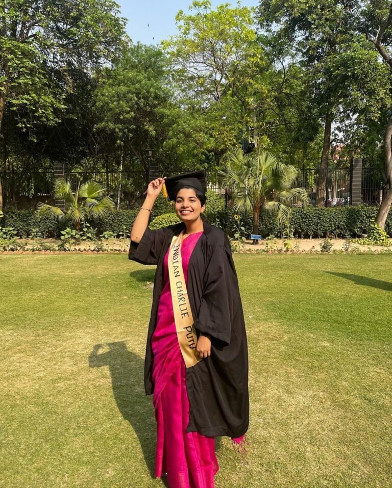 Anubha Bajaj – Bio, Age, Net Worth, Singer - Aflence